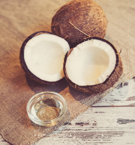 Fractionated vs Regular Coconut Oil - Raw Essentials